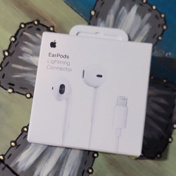 Apple | Cell Phones & Accessories | Apple Earpods With Lightning ...